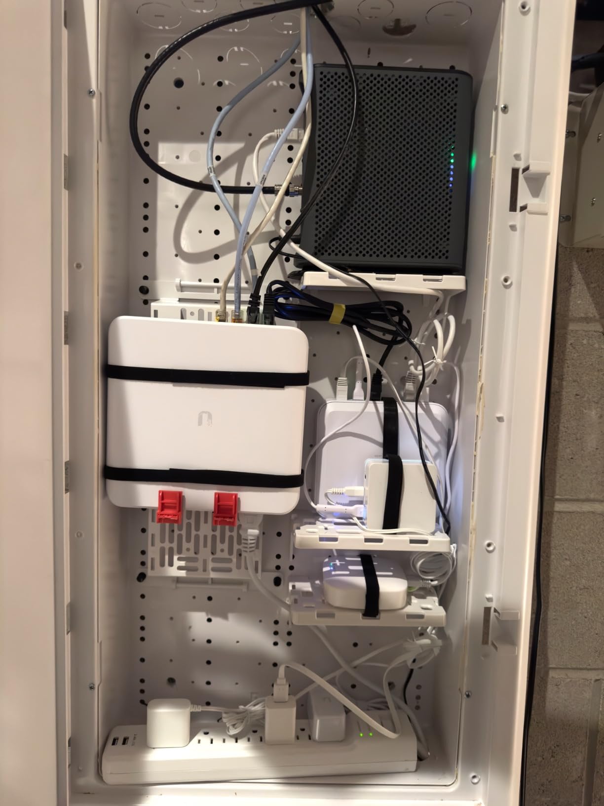 8 Best Hardware Firewalls (April 2026) Complete Buyer's Guide