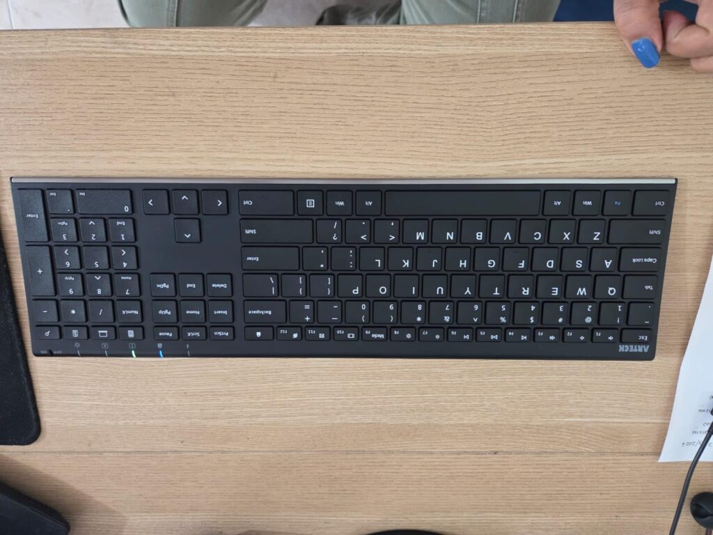 8 Best Keyboards For Long Nails (April 2026) Expert Reviews