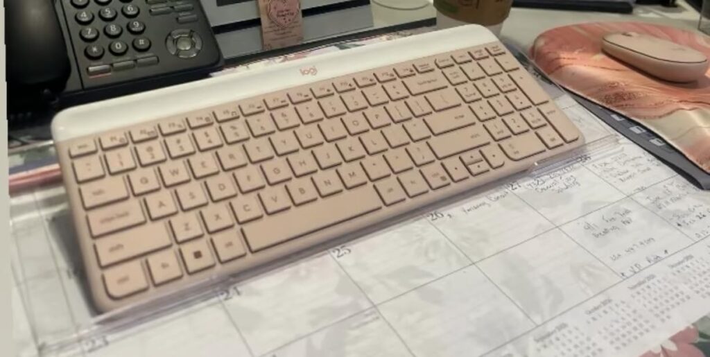 8 Best Keyboards For Long Nails (April 2026) Expert Reviews
