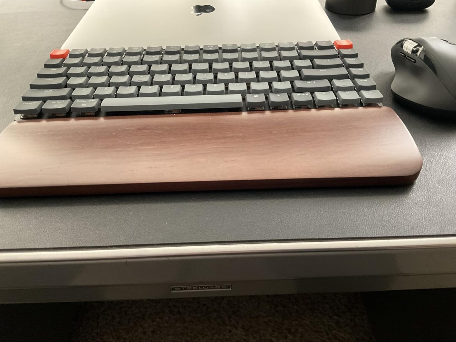 8 Best Keyboards For Long Nails (April 2026) Expert Reviews