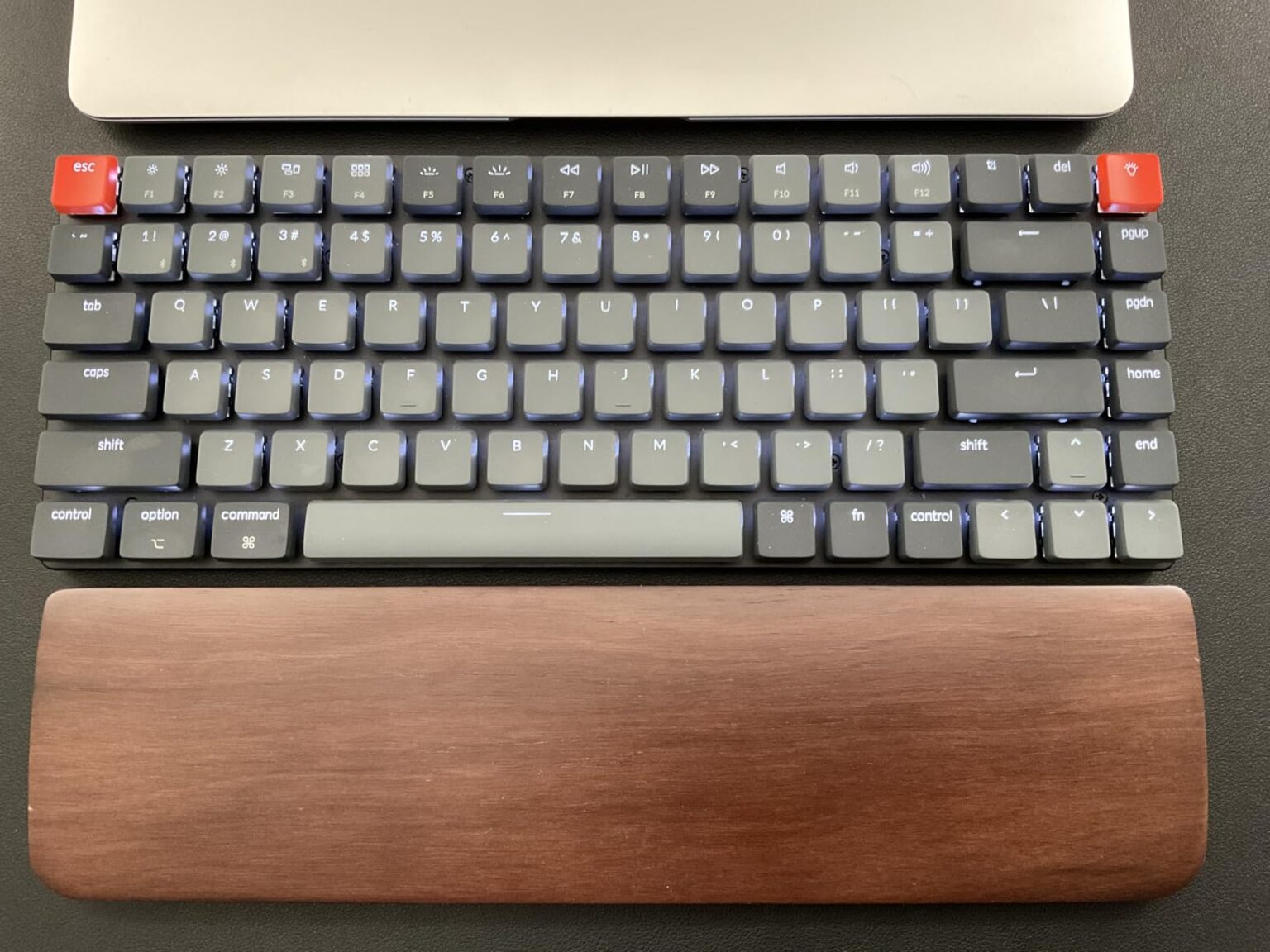 8 Best Keyboards For Long Nails (April 2026) Expert Reviews