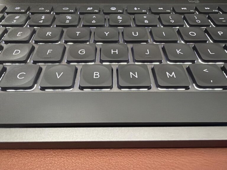 8 Best Keyboards For Long Nails (April 2026) Expert Reviews
